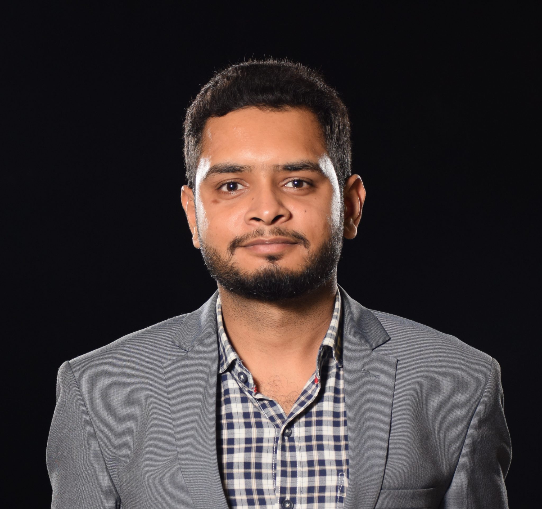 Expert Law Faculty at DME | Guiding the Path to Excellence